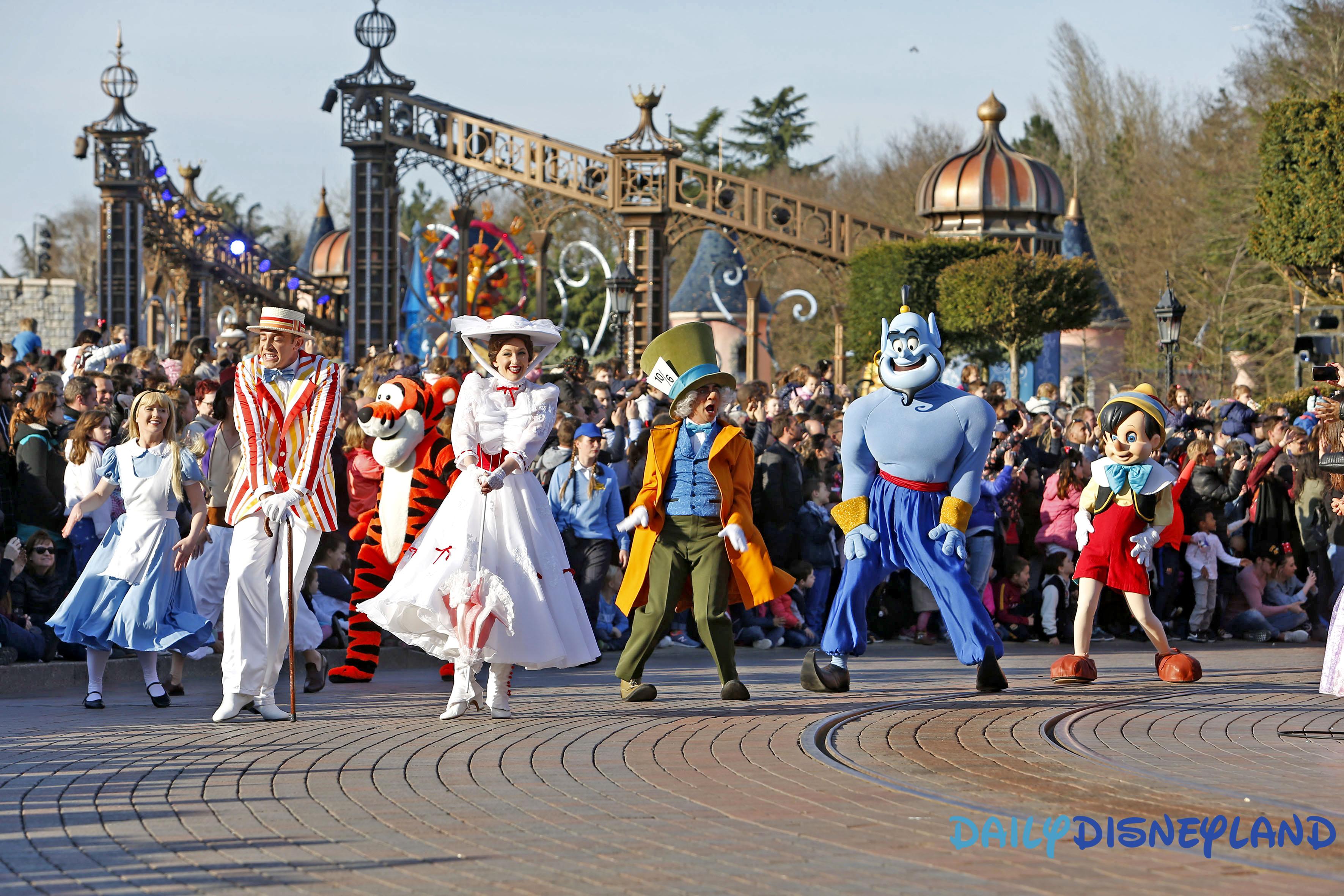 En images : la Disney Stars on Parade - Daily Disneyland